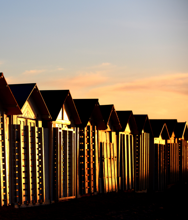 Découvrez la plage riva bella à Ouistreham • Visite à pied et activité